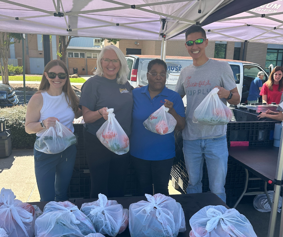 Parent Volunteers at MUST Ministries | Owl Family Hub